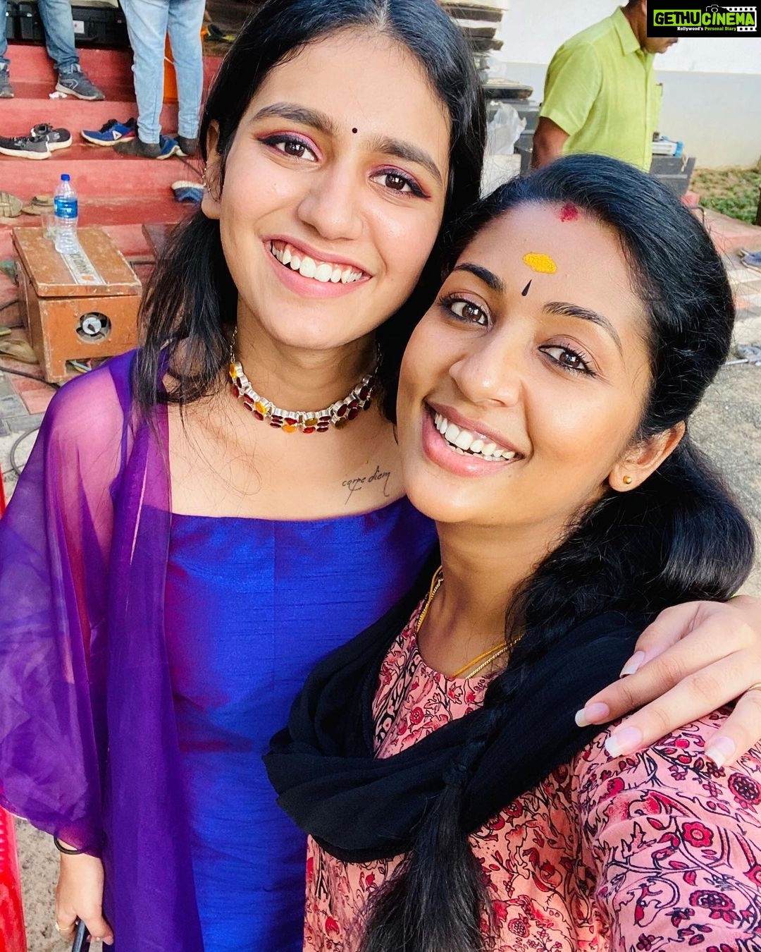 Navya Nair Instagram - Wen this cutie visited location ... @priya.p.varrier - Gethu Cinema