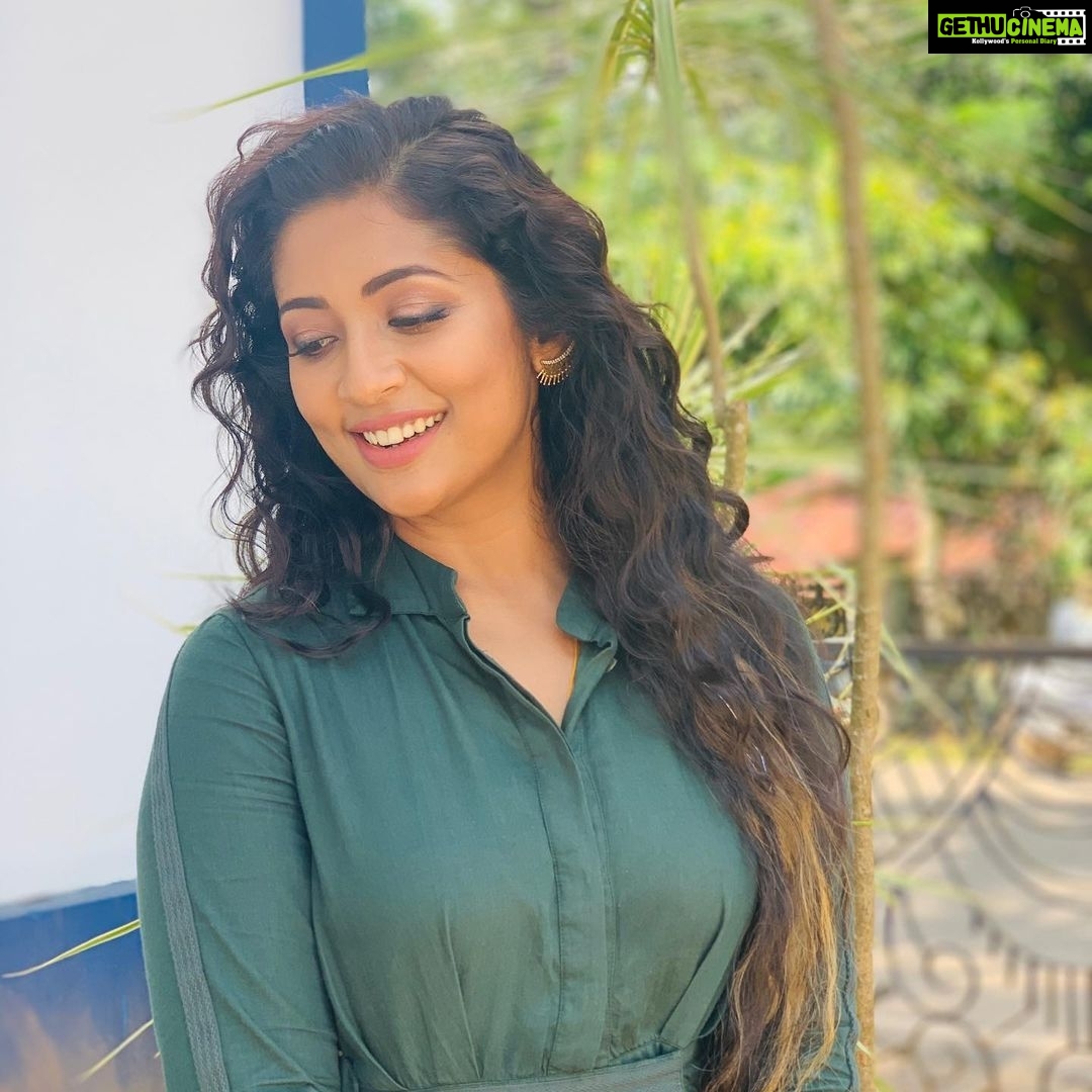 Navya Nair Instagram – Thank u jaaanu fr ur make up @jaan_moni_das .. styling sabbu ...