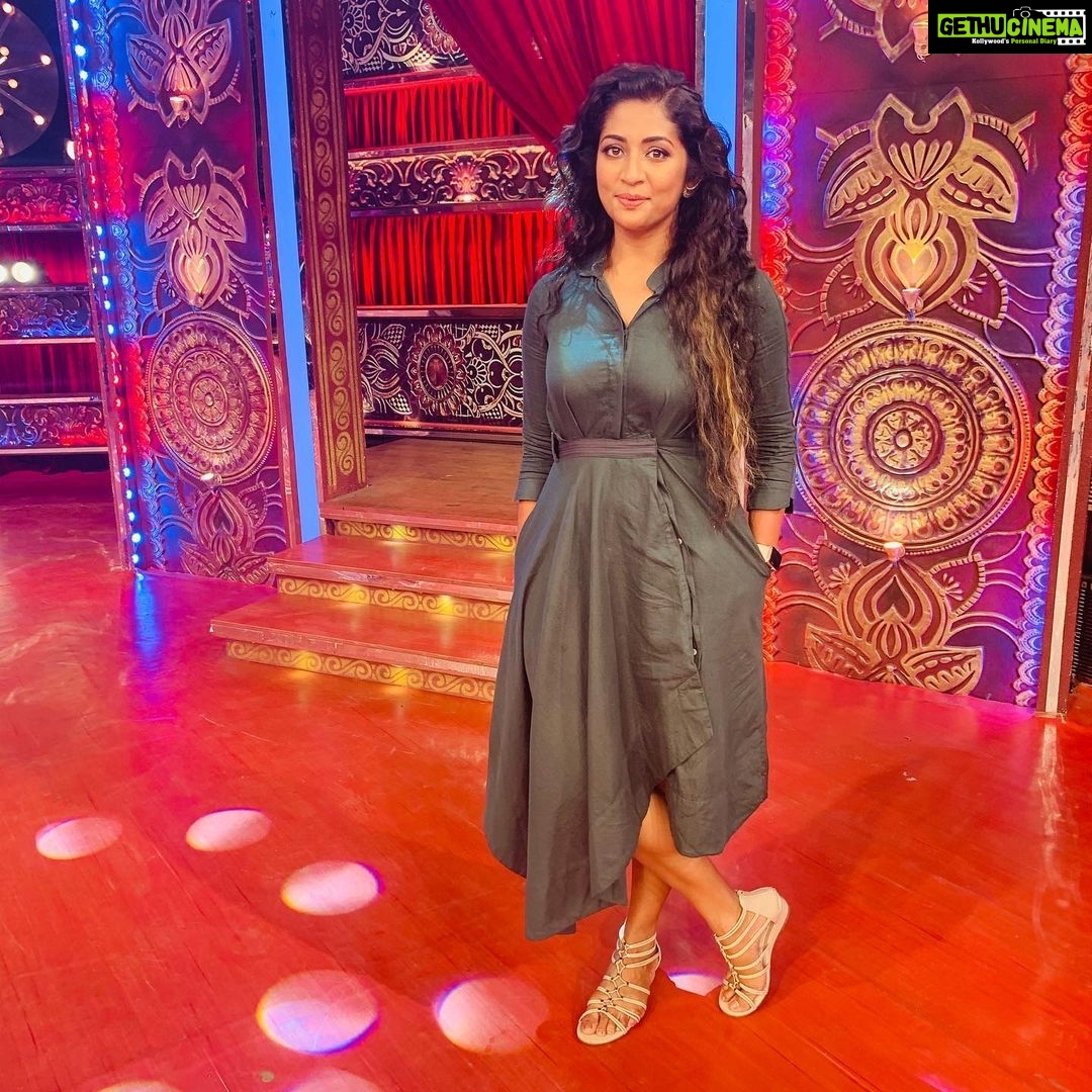 Navya Nair Instagram – Thank u jaaanu fr ur make up @jaan_moni_das .. styling sabbu ...