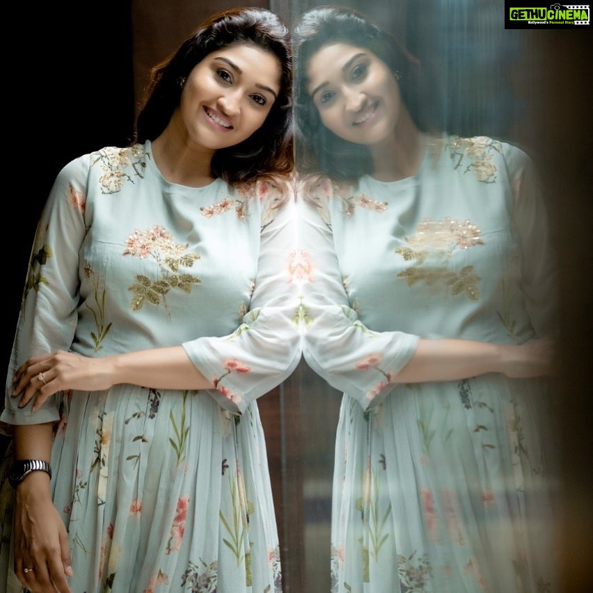 Neelima Rani Instagram – All the best for #sahoo 😍 Airport dairies ...