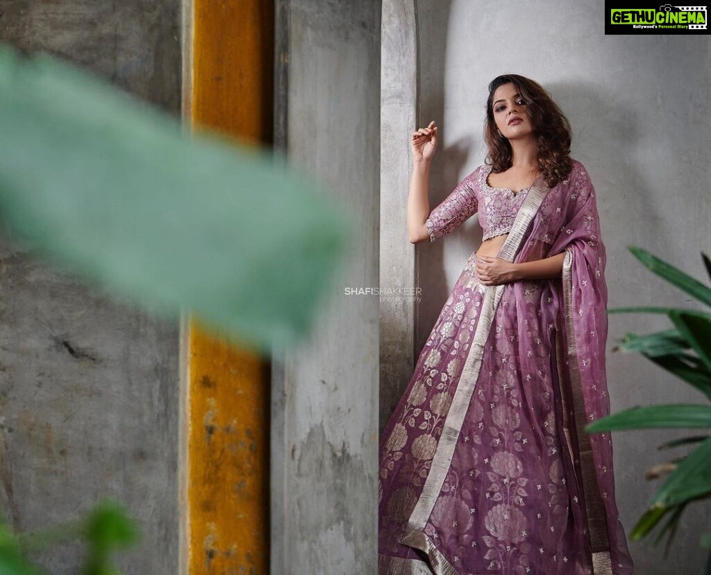 Actress Nikhila Vimal HD Photos and Wallpapers August 2020 - Gethu Cinema