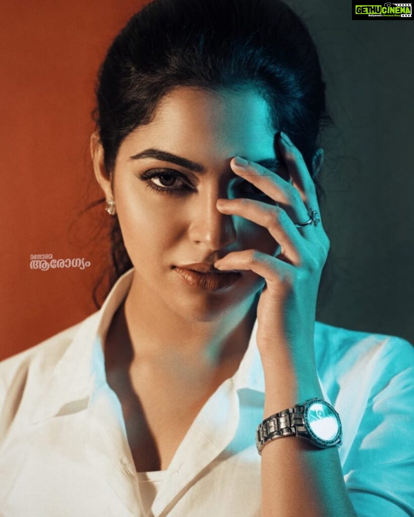 Actress Nikhila Vimal HD Photos and Wallpapers December 2019 - Gethu Cinema