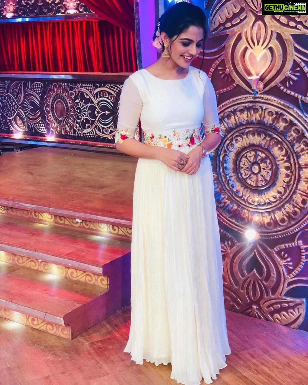 Actress Nikhila Vimal HD Photos and Wallpapers September 2019 - Gethu ...