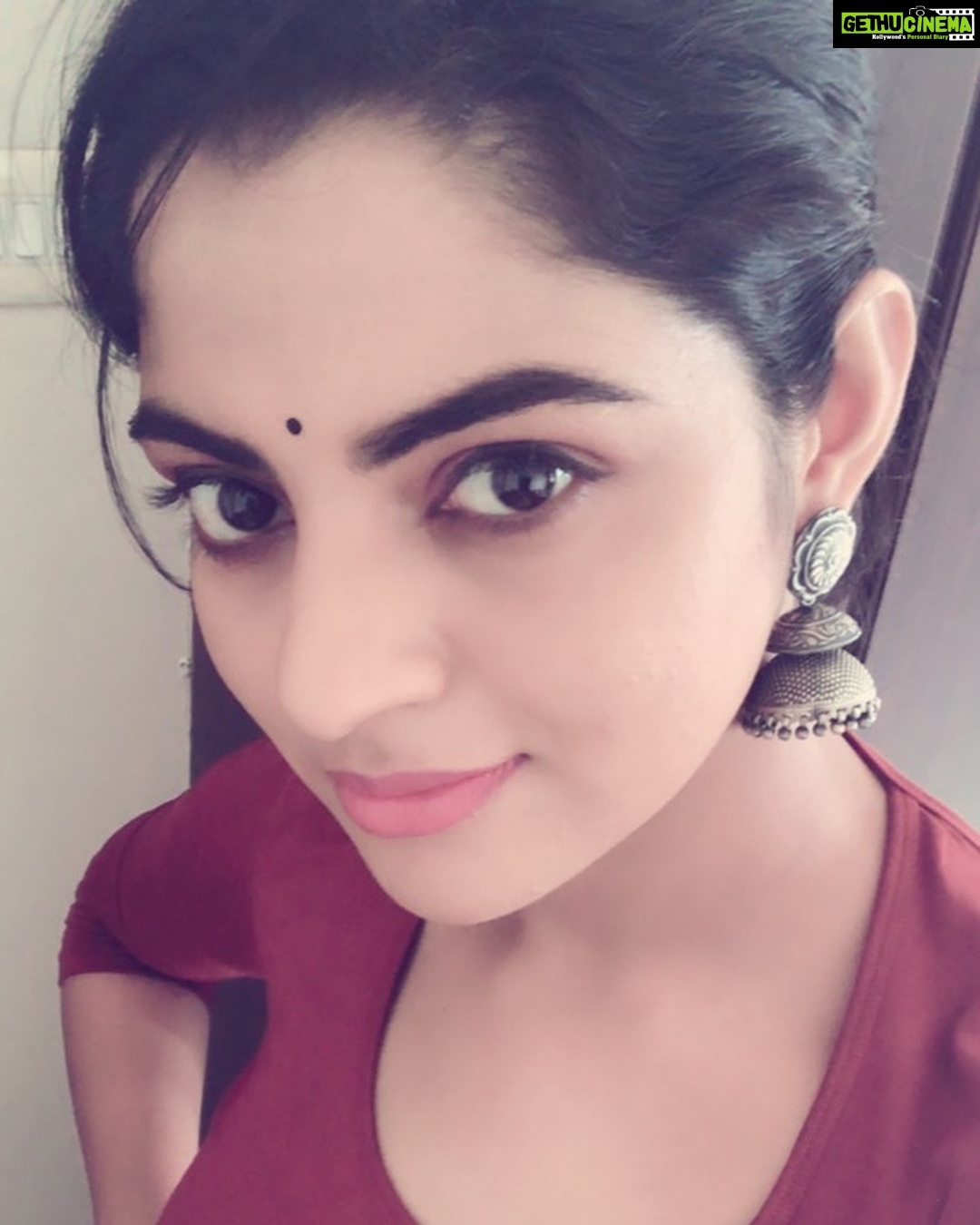 Nikhila Vimal Instagram – Self analysis 😜 jewel courtesy ...