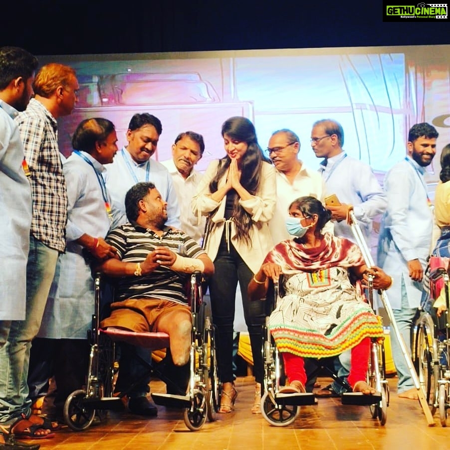 Poonam Kaur Instagram – Everyday when I feel like giving up there comes ...