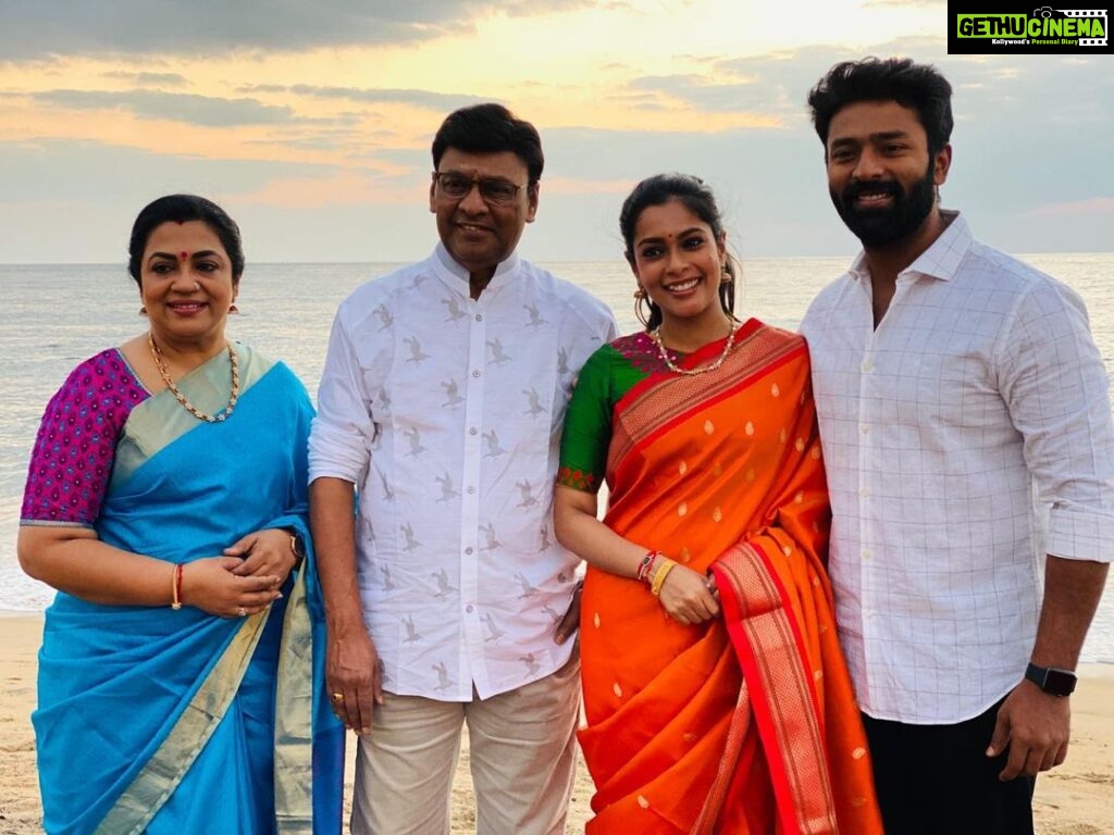 Actress Poornima Bhagyaraj HD Instagram Photos and Wallpapers September ...