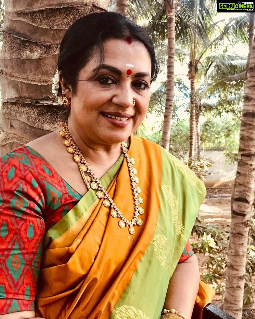 Actress Poornima Bhagyaraj HD Instagram Photos and Wallpapers August ...