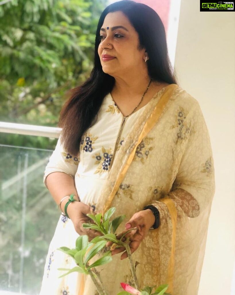 Actress Poornima Bhagyaraj HD Instagram Photos and Wallpapers August ...