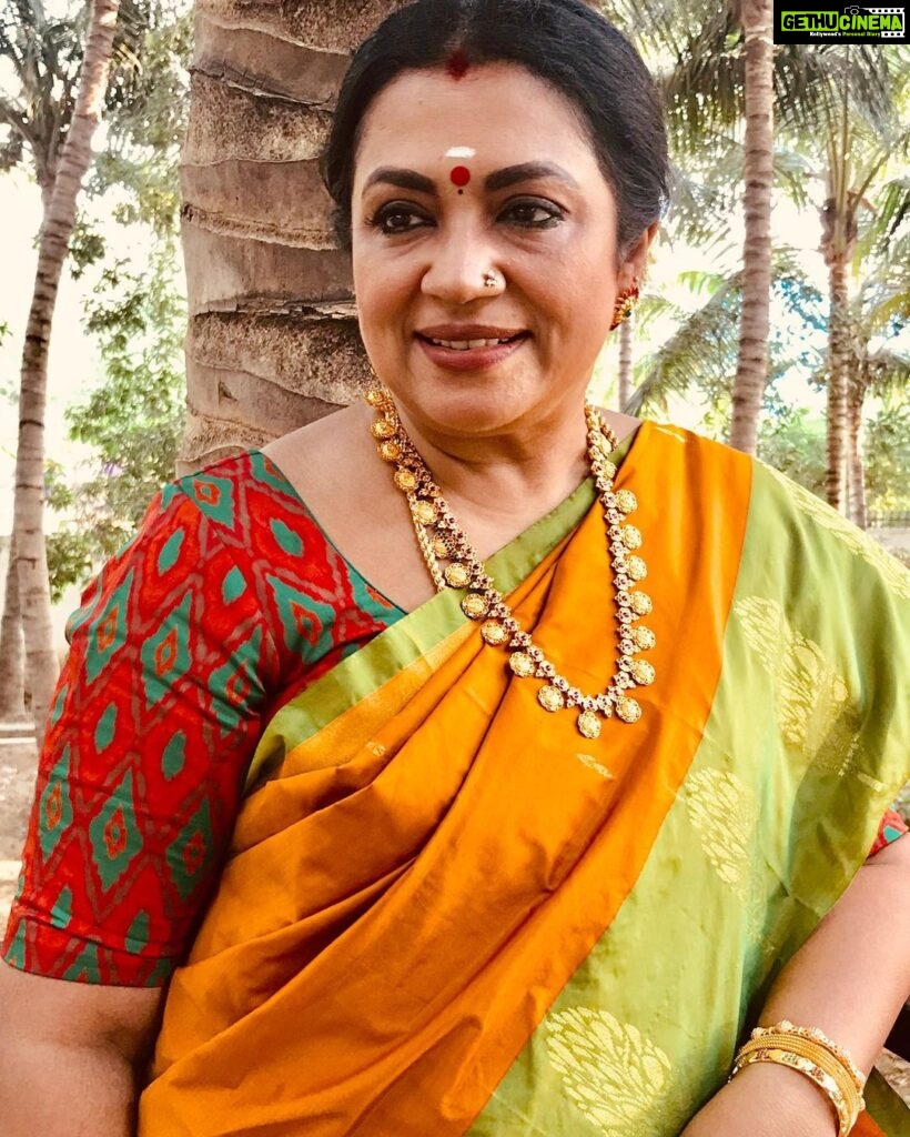 Actress Poornima Bhagyaraj HD Instagram Photos and Wallpapers August ...