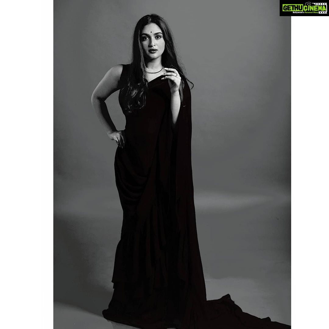 Prayaga Martin Instagram – My cold, black heart 🖤 | Gethu Cinema