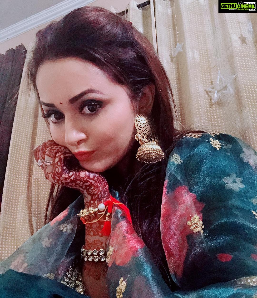 Actress Ragini Nandwani HD Photos and Wallpapers April 2019 - Gethu Cinema