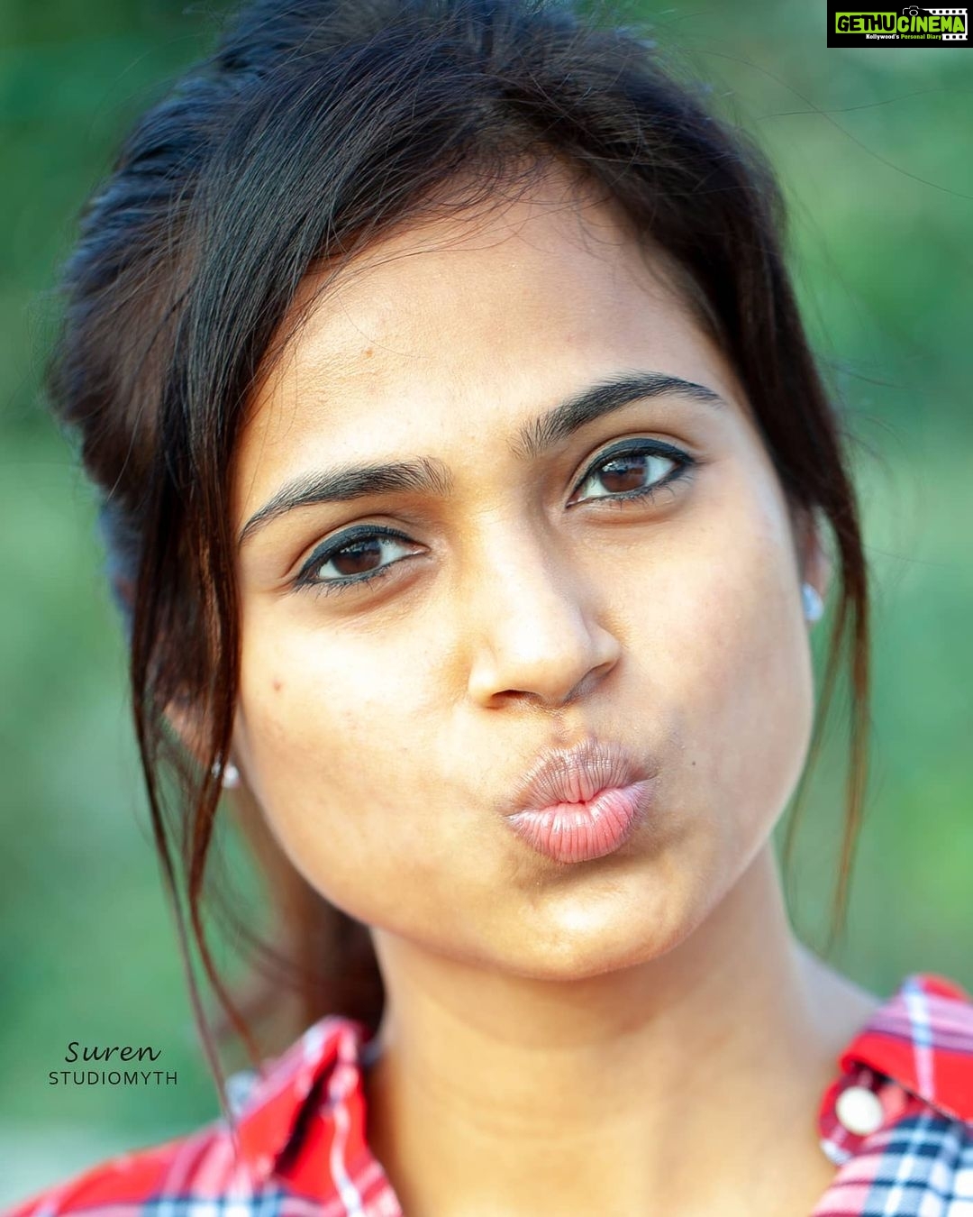 Ramya Pandian Instagram – Than the perfect posing i like all the ...