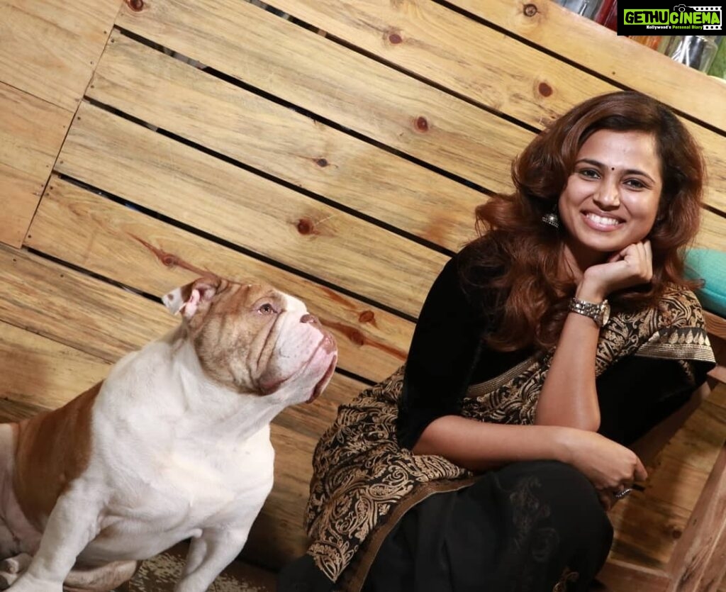 Actress Ramya Pandian HD Photos and Wallpapers October 2019 - Gethu Cinema