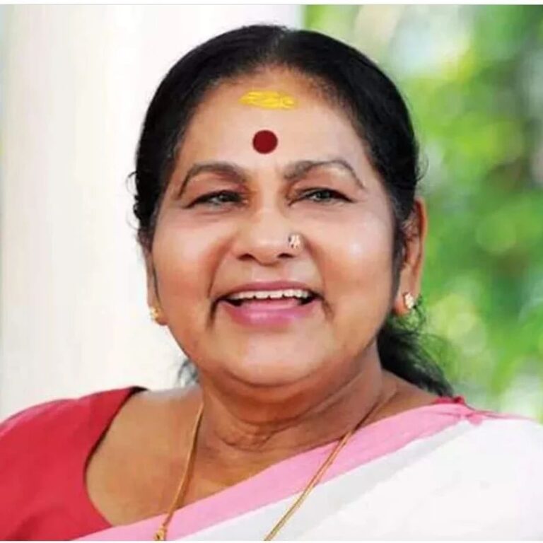 Actress Reenu Mathews HD Photos and Wallpapers March 2022 - Gethu Cinema