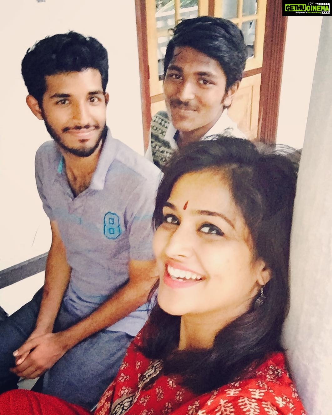 Remya Nambeesan Instagram – Happy vishu peeps 😀😀with ma kiddos#vishu# ...