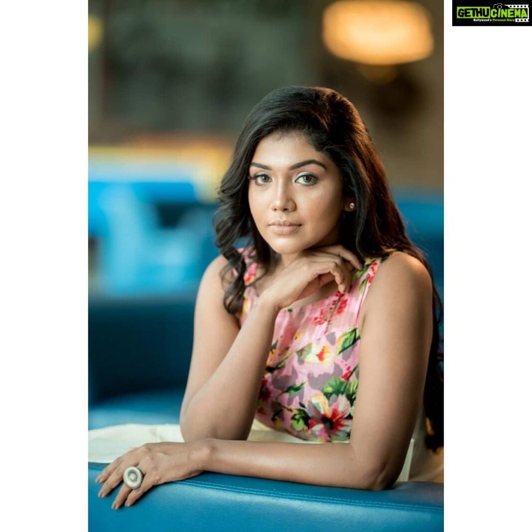 Actress Riythvika HD Photos and Wallpapers February 2021 - Gethu Cinema