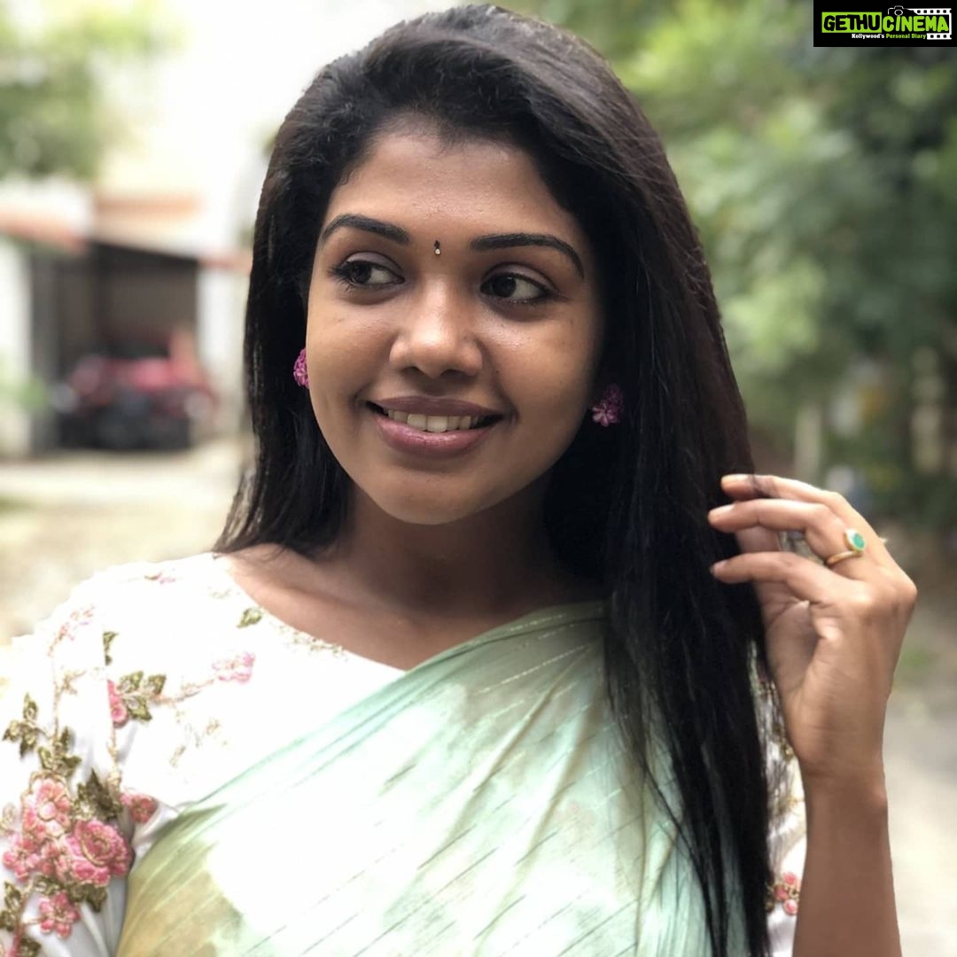 Riythvika Instagram – Smile smiles 😊 #lovesmile😊 | Gethu Cinema