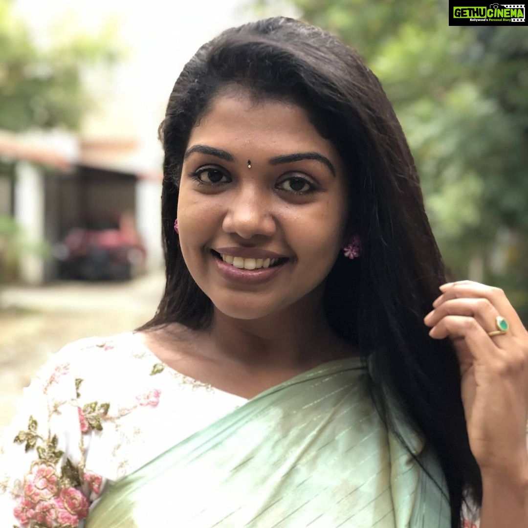 Riythvika Instagram - Smile smiles 😊 #lovesmile😊
