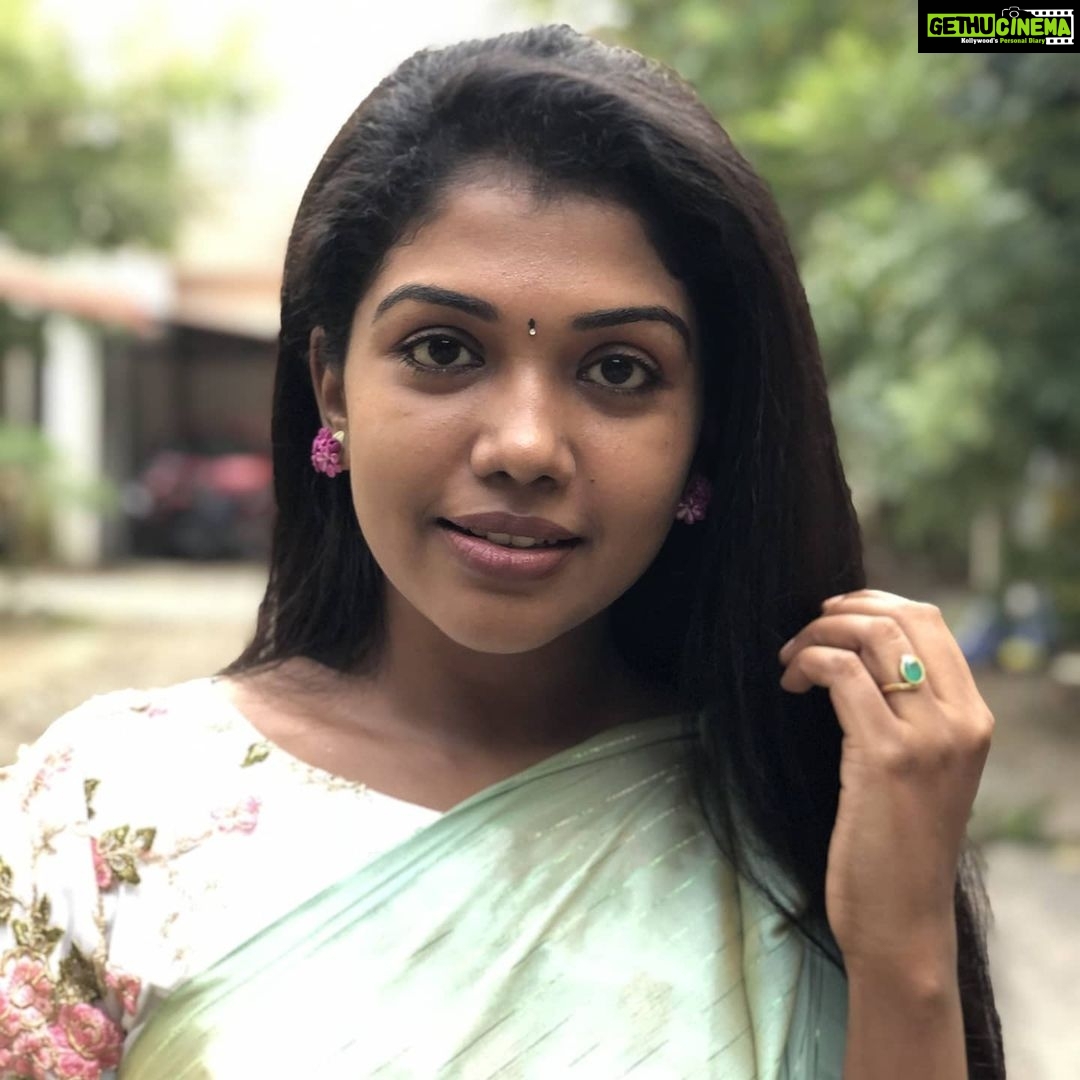 Riythvika Instagram – Smile smiles 😊 #lovesmile😊 | Gethu Cinema