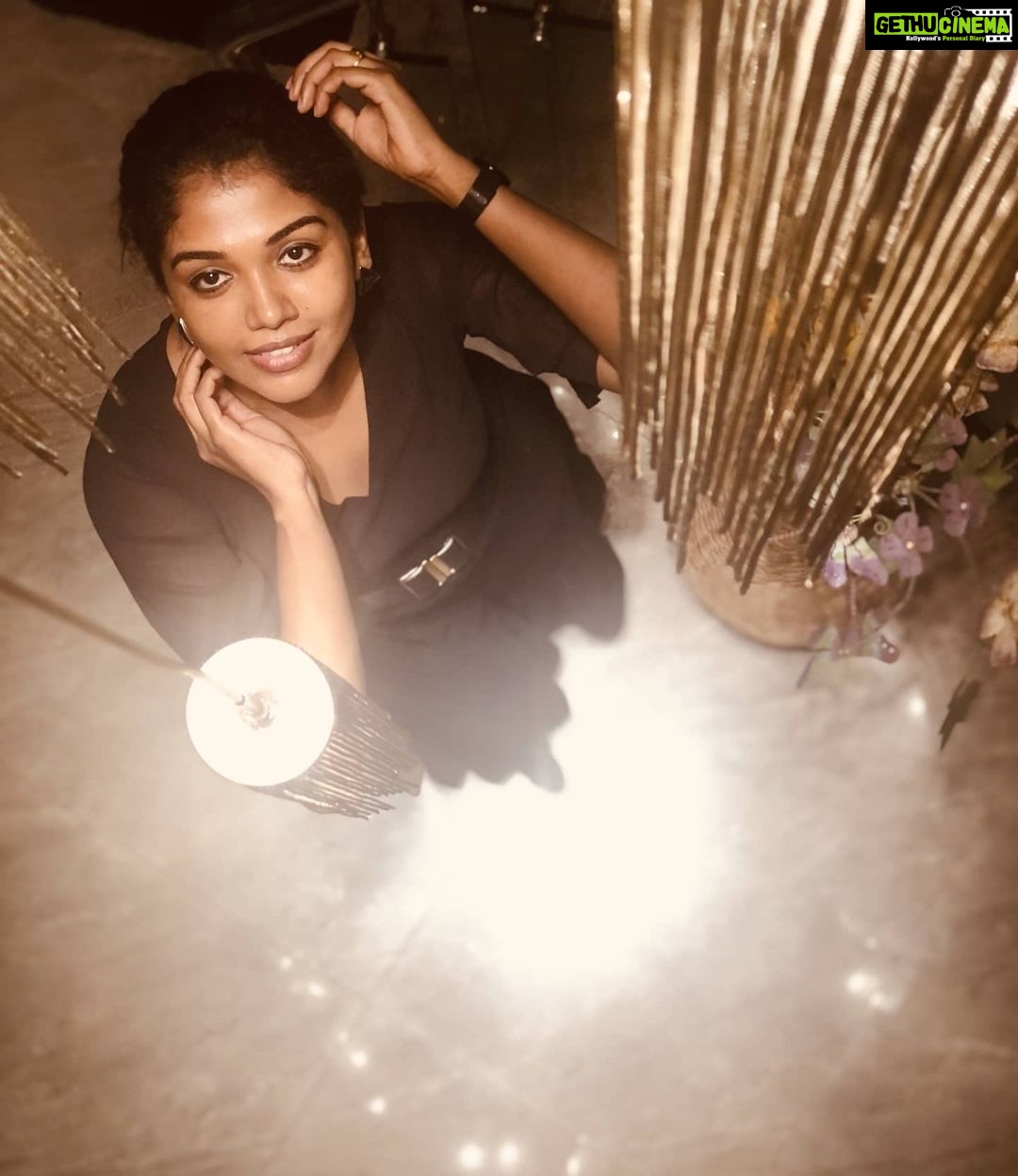 Actress Riythvika HD Instagram Photos and Wallpapers December 2020 ...