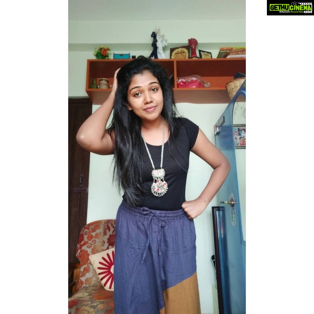 Riythvika Instagram – Wat to do .. lockdown photoshoot, same place ,same background, same pose 😂 ...