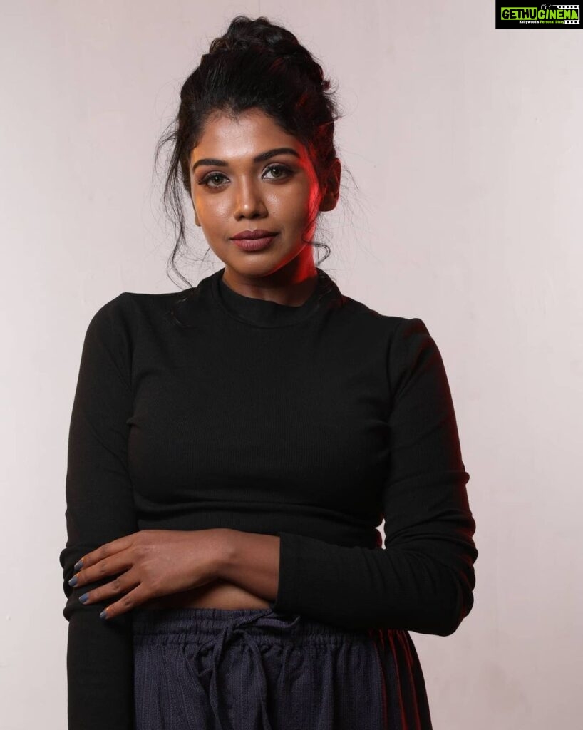 Actress Riythvika HD Photos and Wallpapers July 2021 | Gethu Cinema