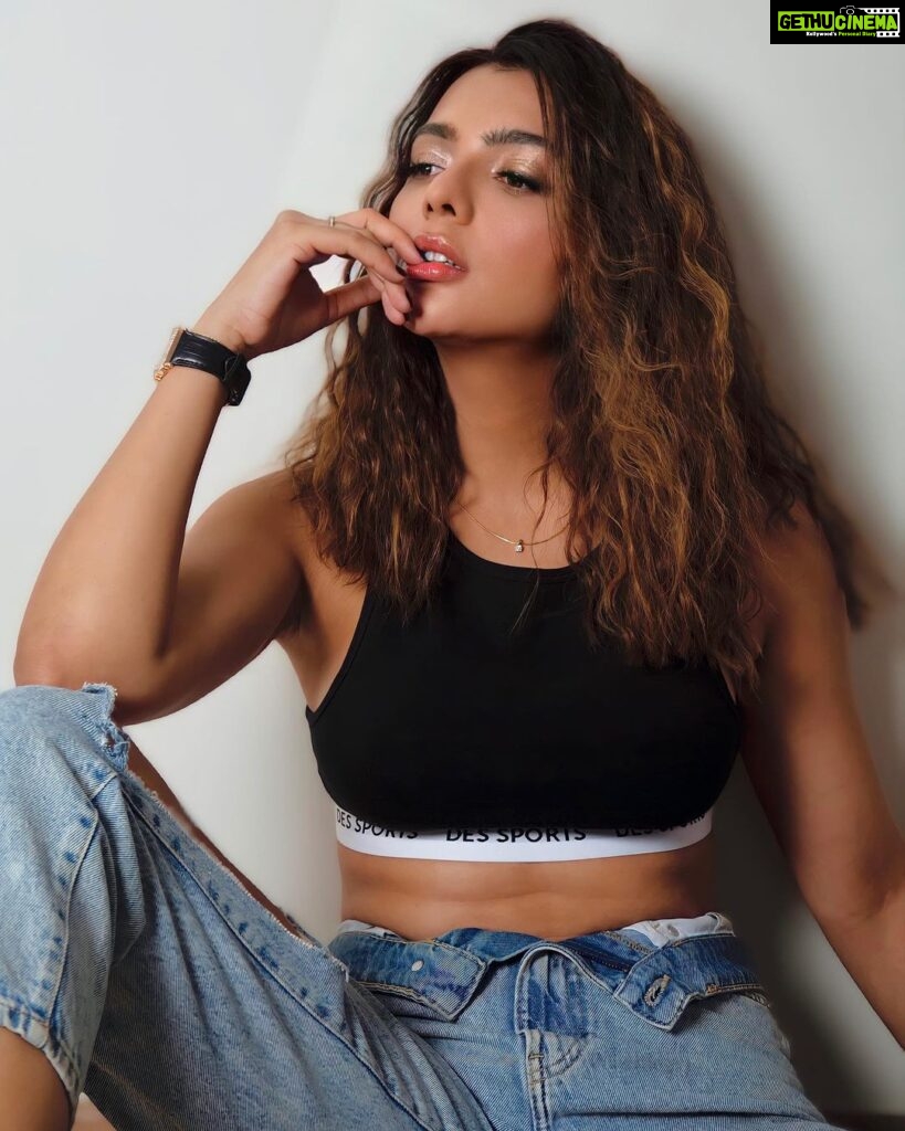 Actress Ruhi Singh HD Instagram Photos and Wallpapers February 2022 ...