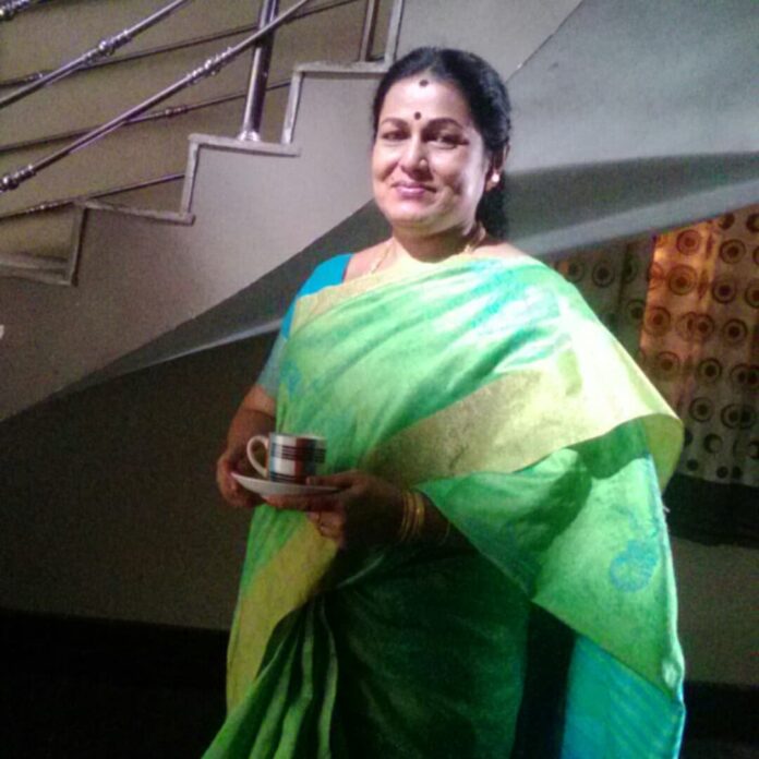 Actress Sabitha Anand HD Instagram Photos and Wallpapers November 2021 ...