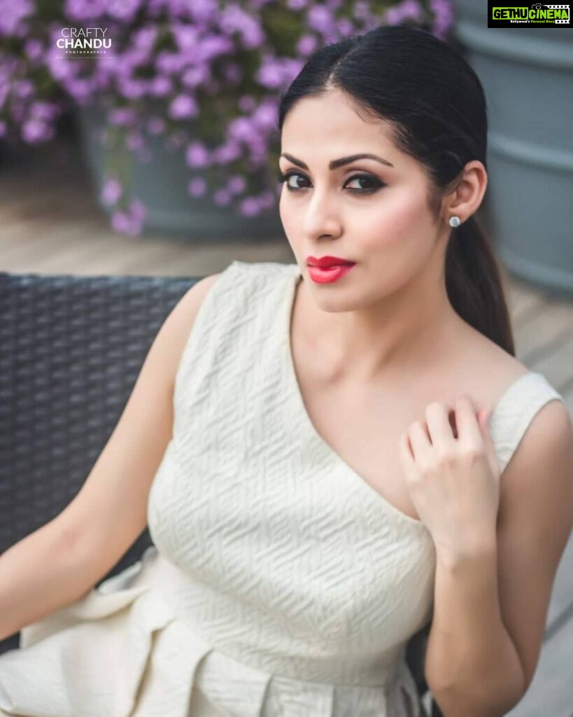 Actress Sadha HD Instagram Photos and Wallpapers August 2021 | Gethu Cinema