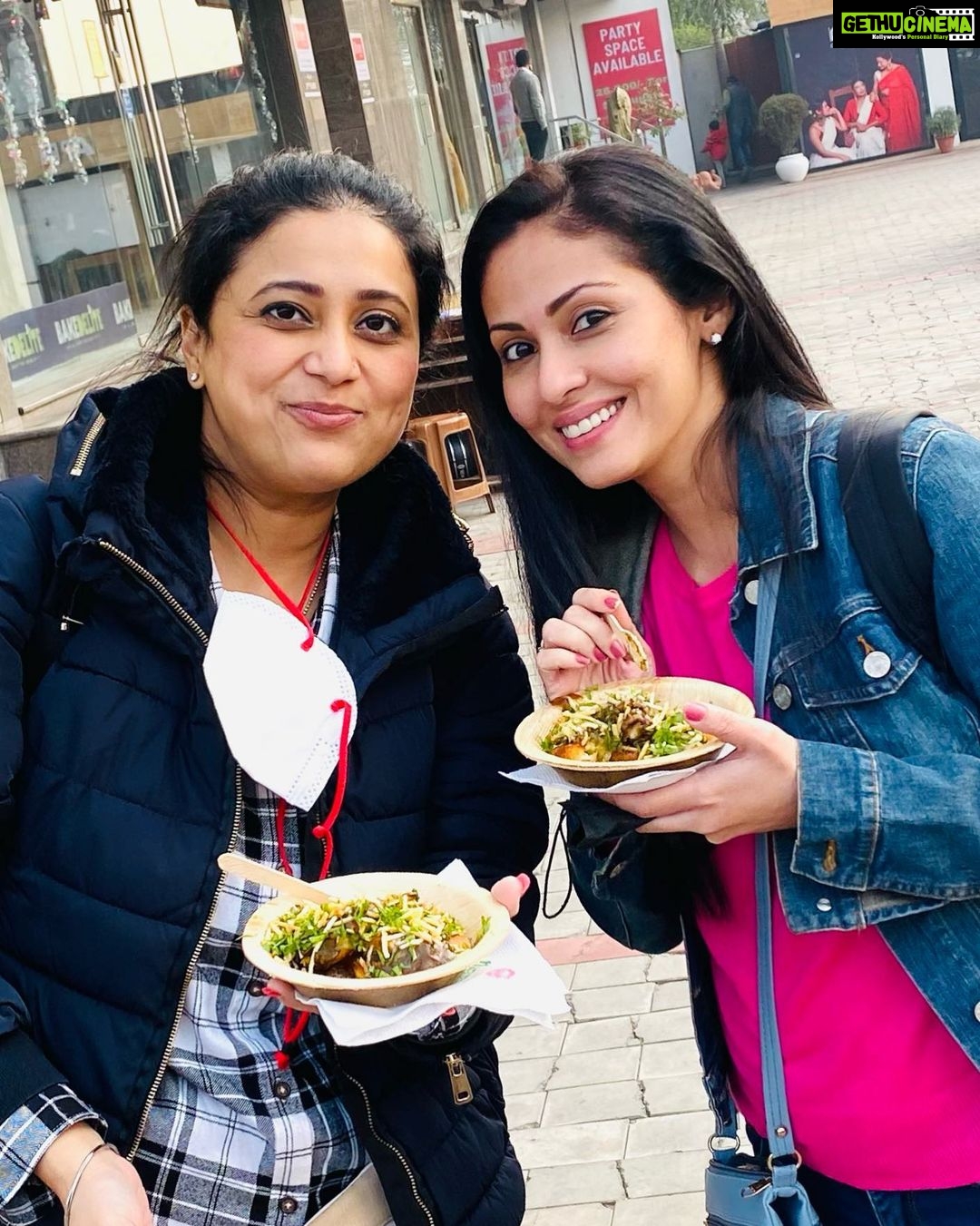 Sadha Instagram – Tourist Mode On! 😀 | Gethu Cinema