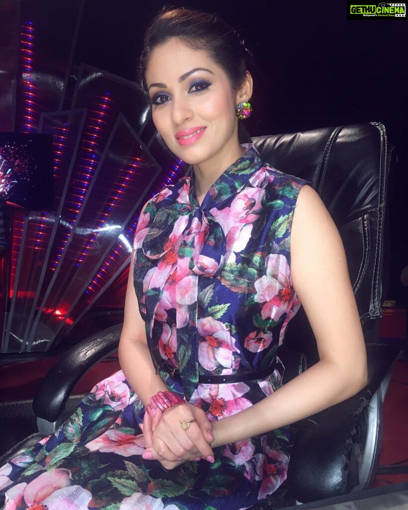 Sadha Instagram – #lookoftheday #judge #realityshow #danceshow #weekend ...