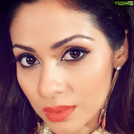 Sadha Instagram – Up-close! | Gethu Cinema