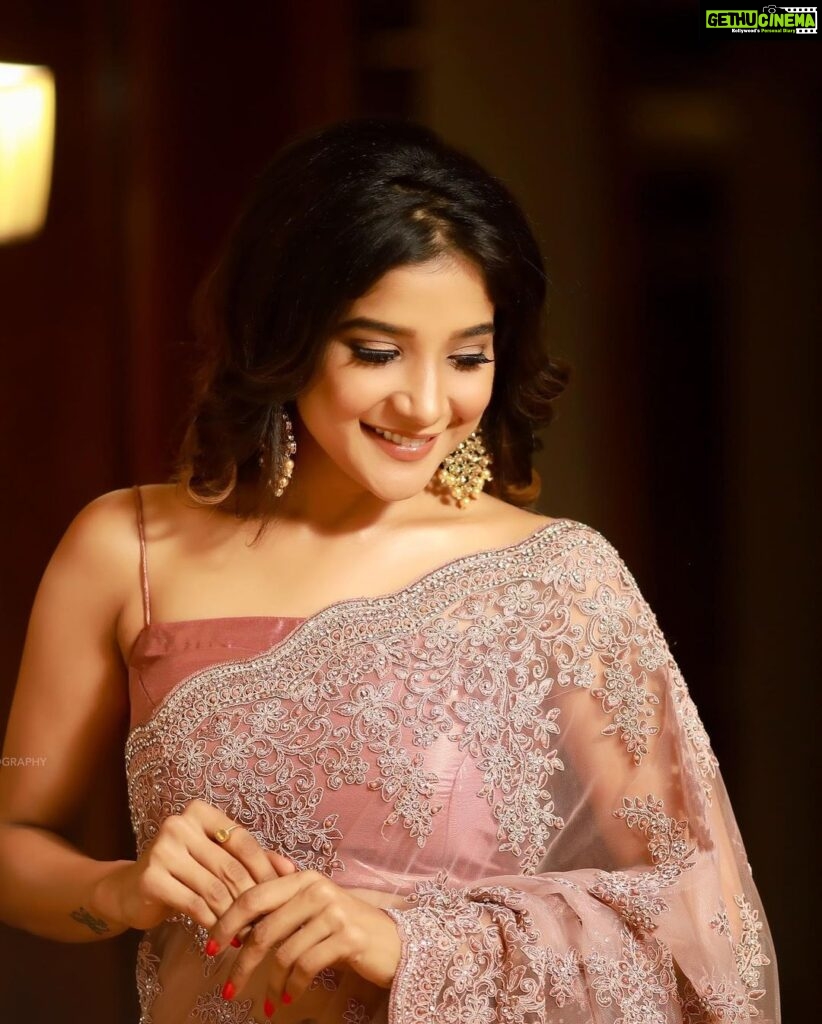 Actress Sakshi Agarwal HD Instagram Photos and Wallpapers September ...