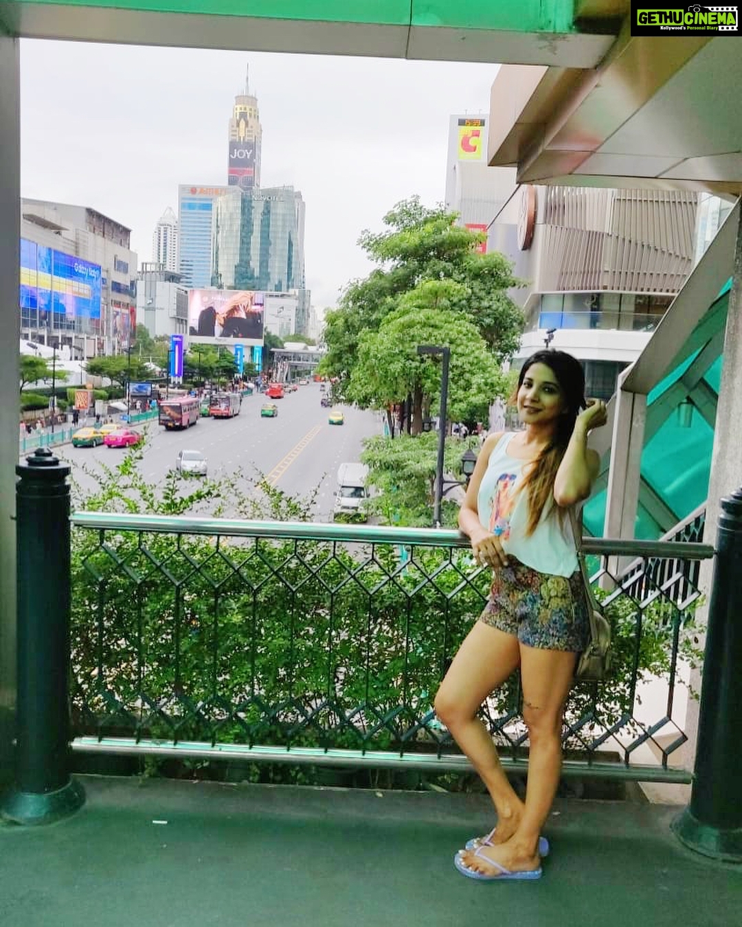Sakshi Agarwal Instagram – Exploring bangkok ️ ️💥💥 The Palladium World ...