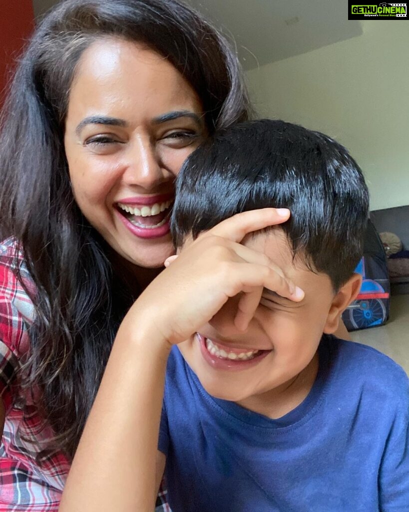 Actress Sameera Reddy HD Instagram Photos and Wallpapers September 2020 | Gethu Cinema