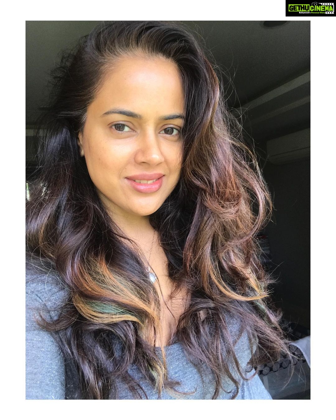 Sameera Reddy Instagram Its A Nofilter Tuesday Been Down And Out
