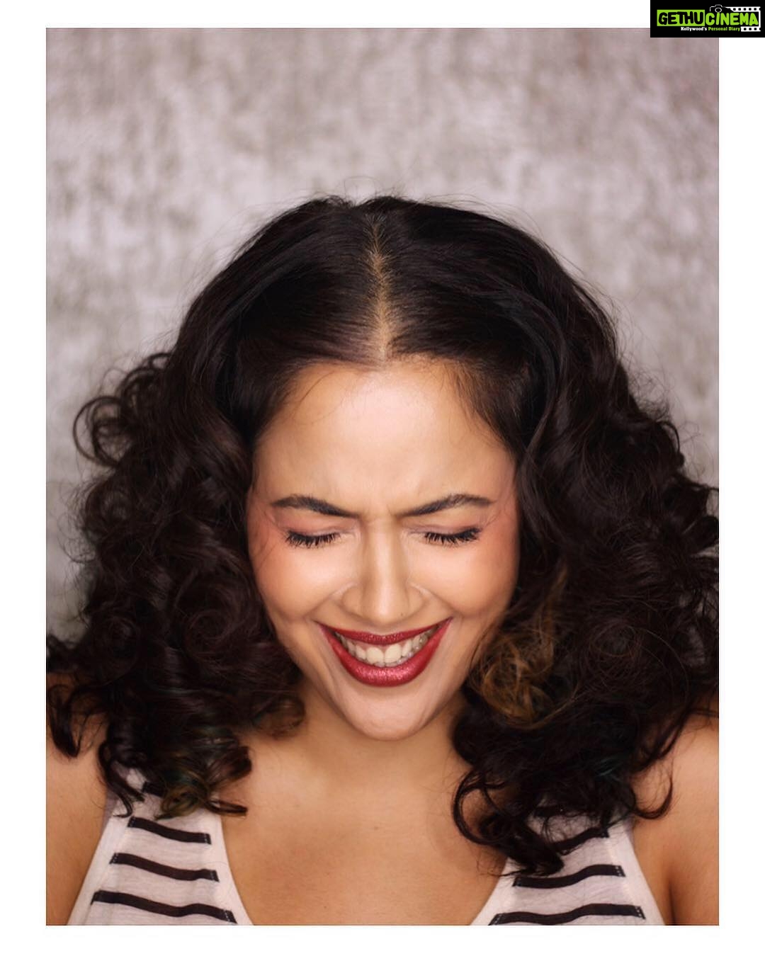 Sameera Reddy Instagram – It’s such an indian thing to do straight hair ...