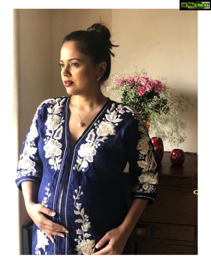 Sameera Reddy Instagram - It’s such an indian thing to do straight hair ...