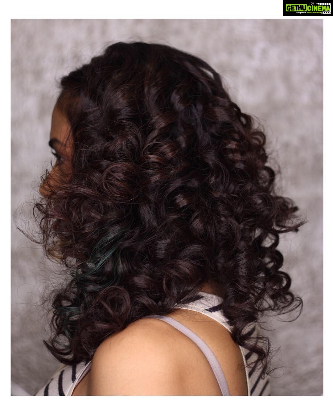 Sameera Reddy Instagram – It’s such an indian thing to do straight hair ...