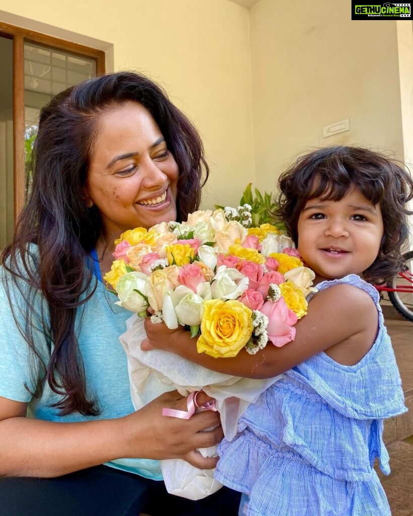 Sameera Reddy Instagram – Stuck in the middle with these two🤪 # ...