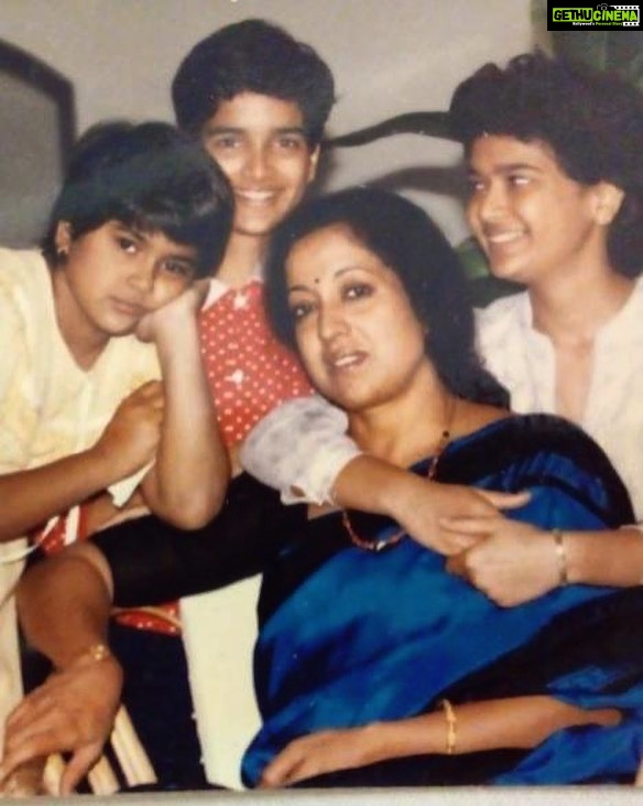 Sameera Reddy Instagram – Glam gals🤓Reddy Sisters & Mama Nikki # ...