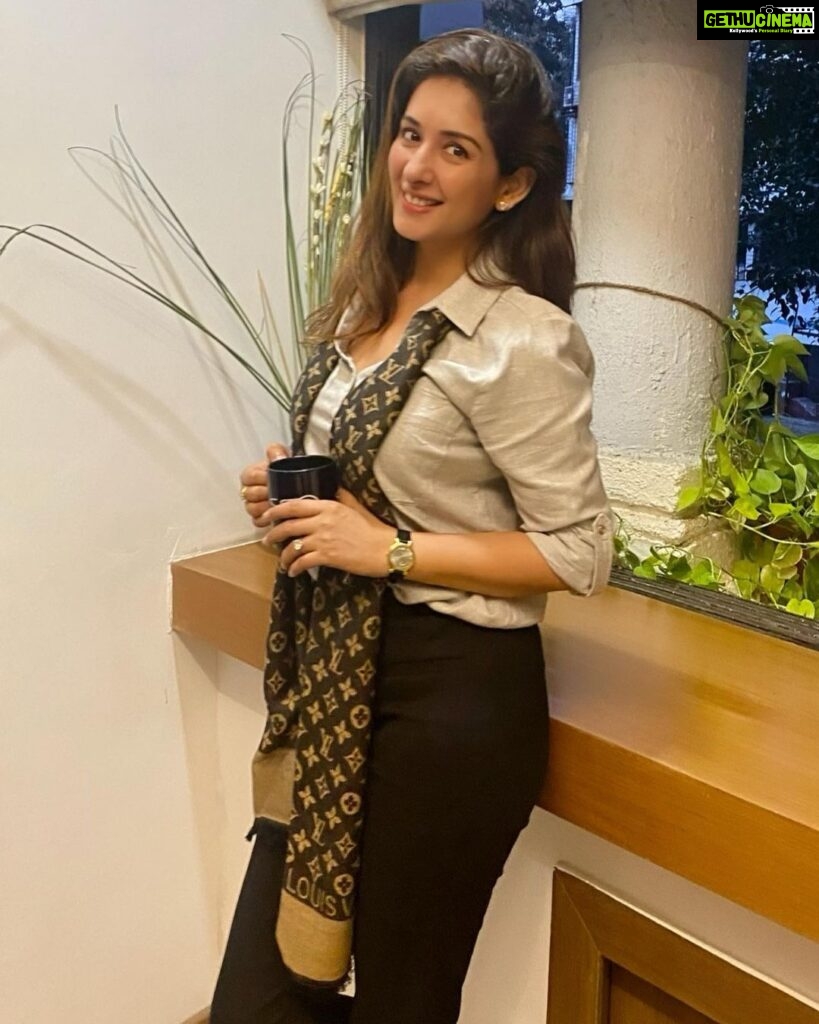 Actress Sameksha HD Instagram Photos and Wallpapers February 2022 | Gethu Cinema