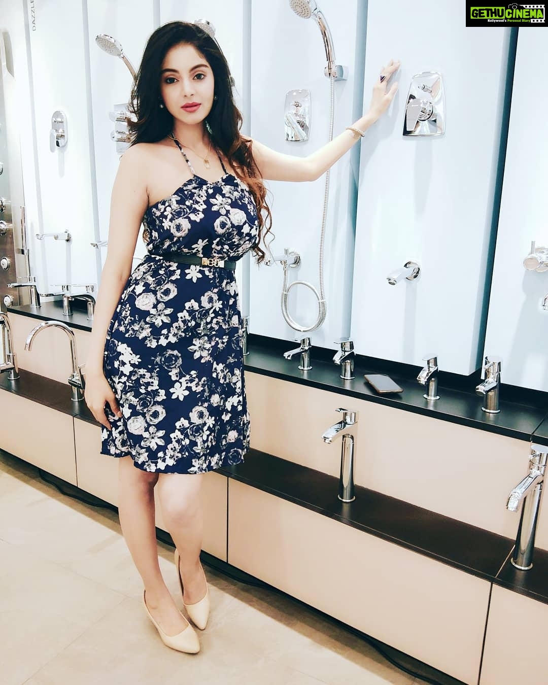 Sanam Shetty Instagram – Expecting love and respect to be returned ...