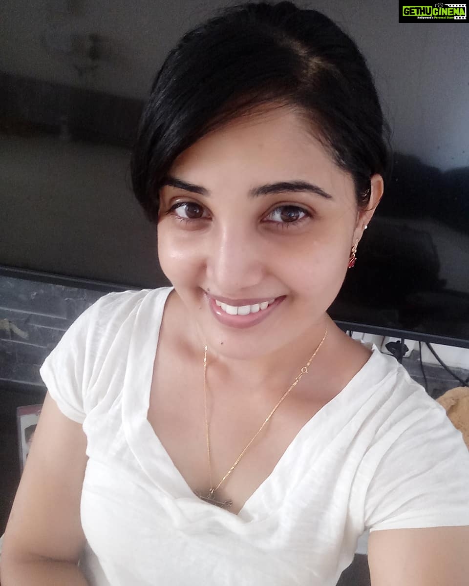 Actress Sandra Amy HD Instagram Photos and Wallpapers March 2018 ...