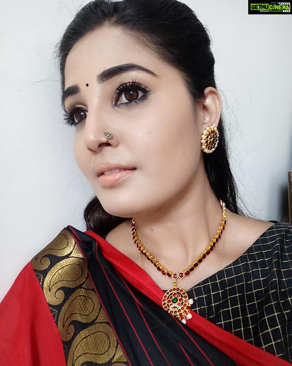 Actress Sandra Amy HD Photos and Wallpapers March 2018 | Gethu Cinema