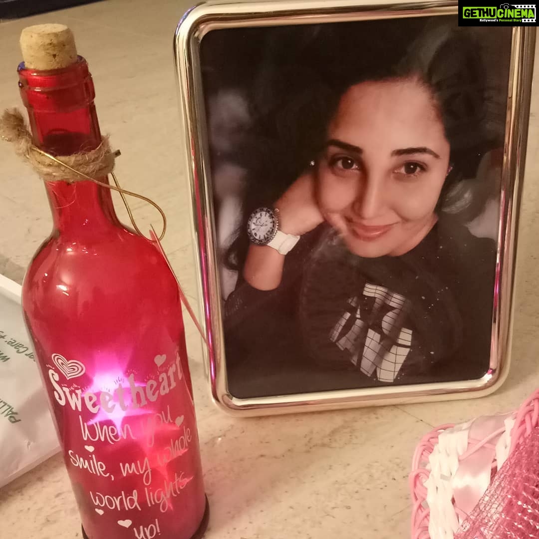 Sandra Amy Instagram – When Valentine’s day filled up wt lits f gfts nd ...