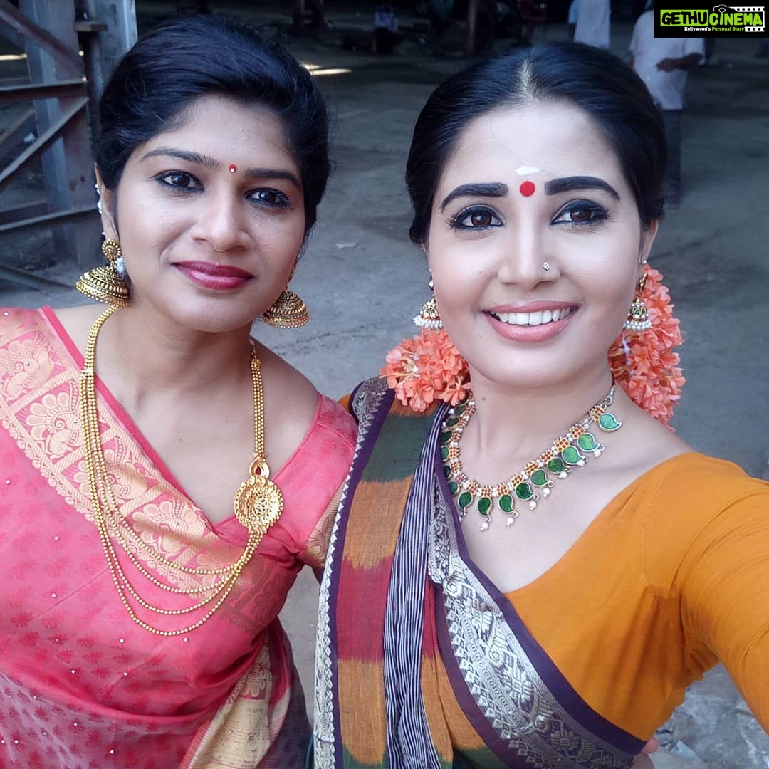 Sandra Amy Instagram – Sweet heart 😍😍 @nisha_nish_s | Gethu Cinema