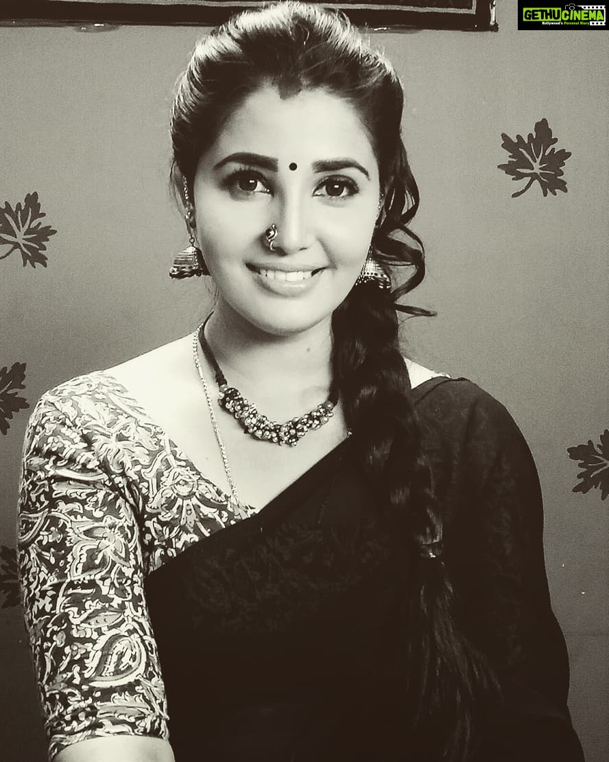 Actress Sandra Amy HD Photos and Wallpapers December 2017 - Gethu Cinema