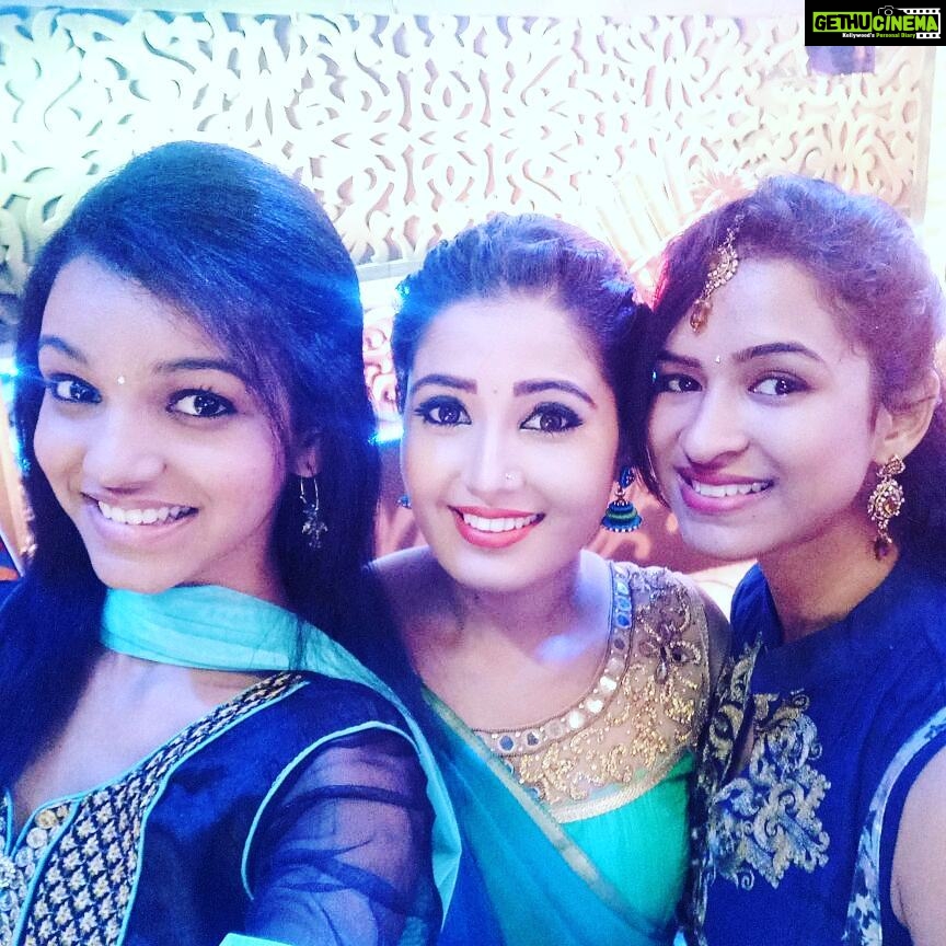 Sandra Amy Instagram – Friend love #bestie# #chwthrt# 😍😍😍😍😘😘😘 | Gethu ...