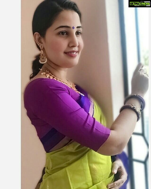 Actress Sandra Amy HD Photos and Wallpapers July 2019 - Gethu Cinema